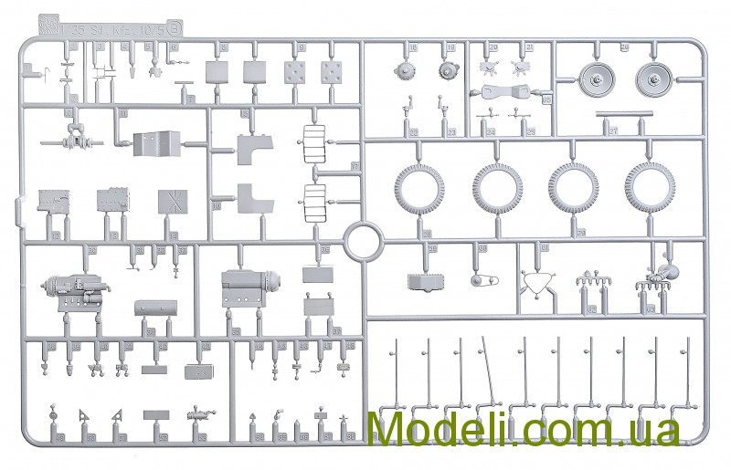 Модель полугусеничногой тягача Sd.Kfz.10/5 с 20-мм зенитной пушкой Flak ...